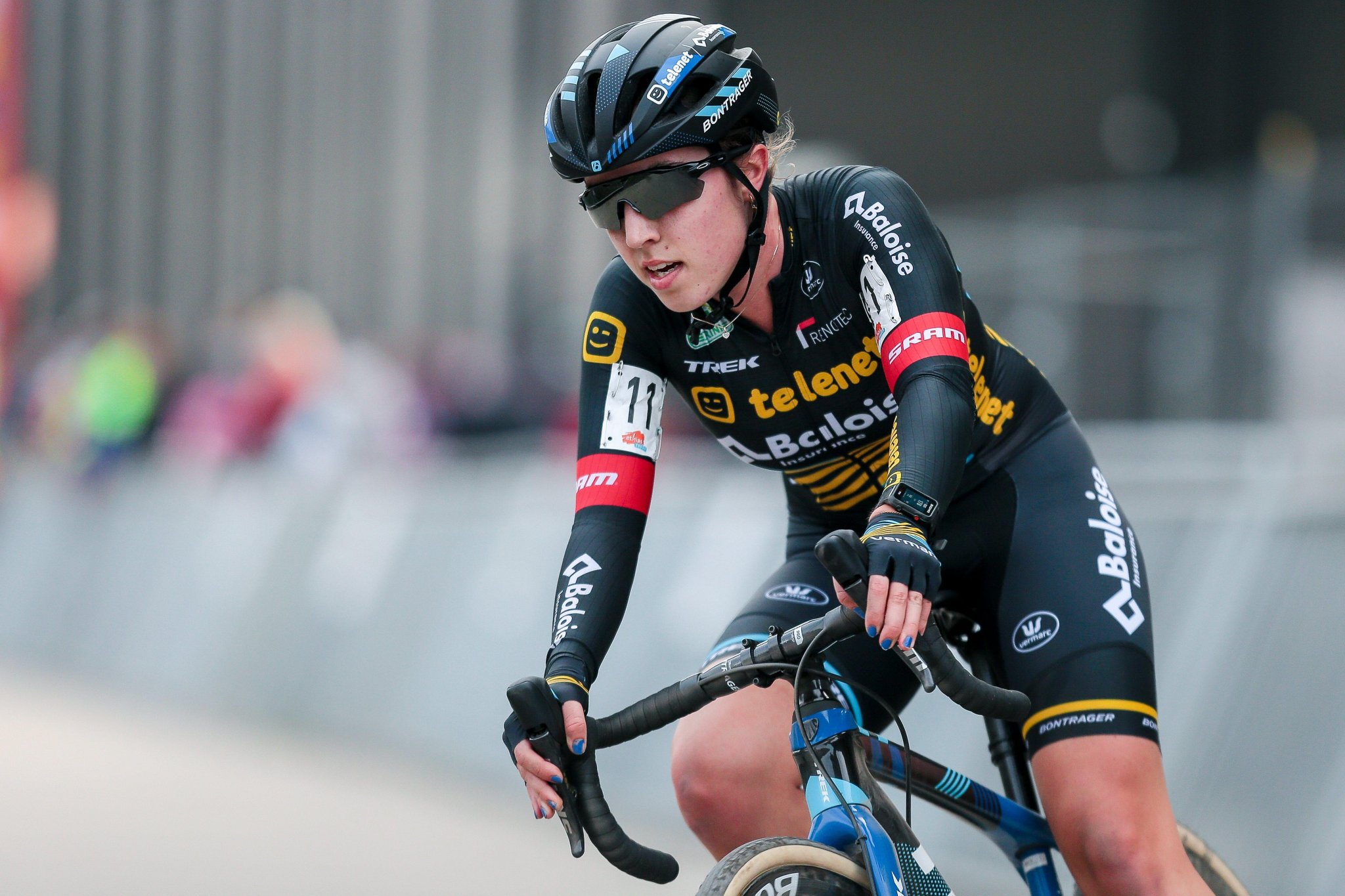 Shirin van Anrooij neemt tijd voor herstel: 'Kon zo mijn arm inkijken ...