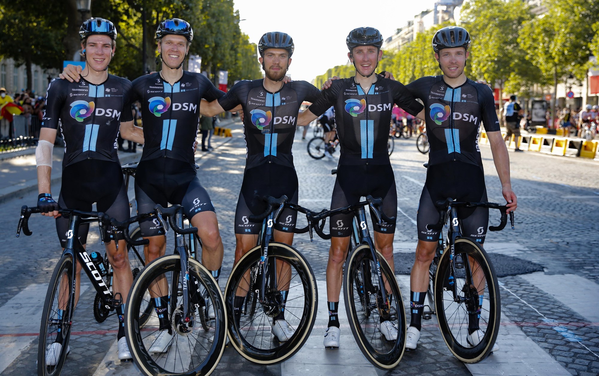 Zonneveld over Team DSM: 'Er zijn al muitende renners' | Wieler Revue