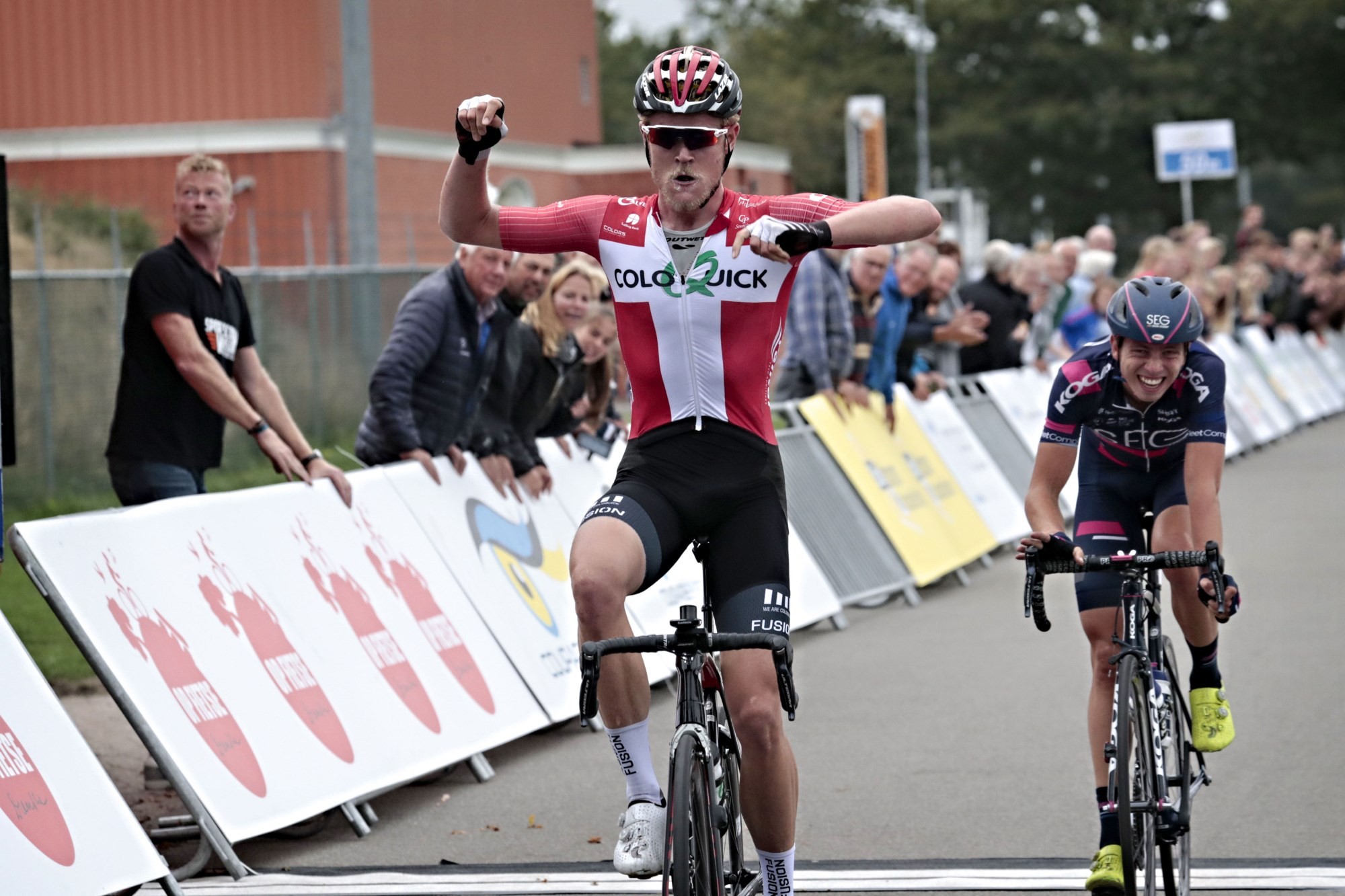 Julius Johansen wint duel met Ide Schelling in opener Olympia's Tour ...