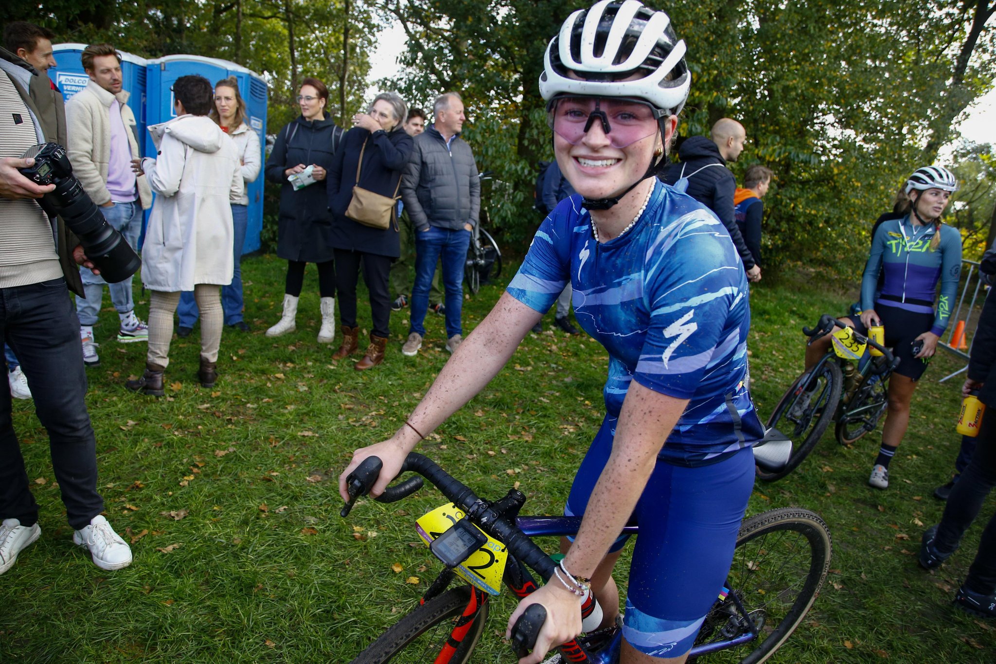Nederlandse Elodie Kuijper wint loodzware mountainbikewedstrijd in ...