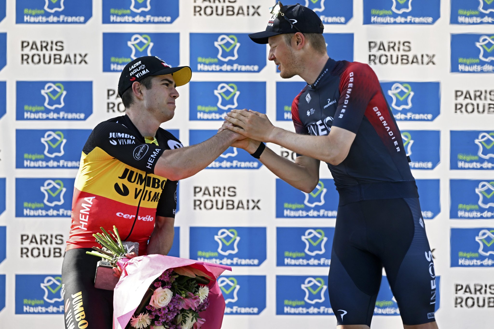 Strava laat zien: Wout van Aert en Dylan van Baarle verkennen Parijs ...
