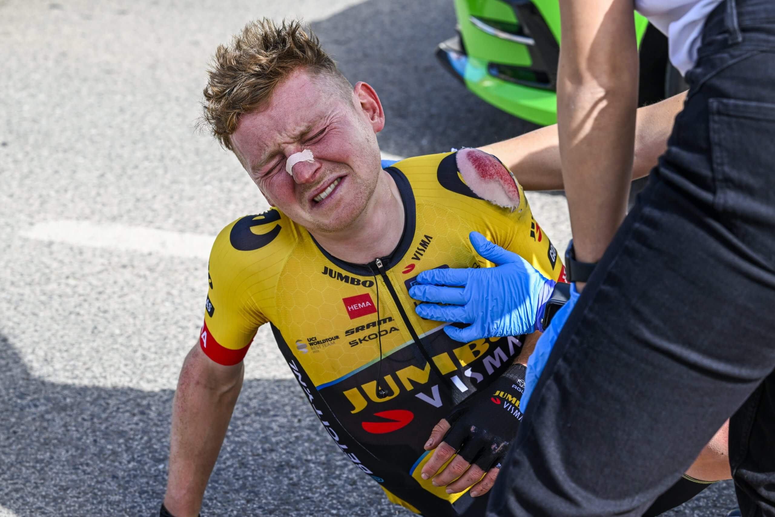 Sam Oomen breekt schouderblad en mist Tirreno-Adriatico | Wieler Revue