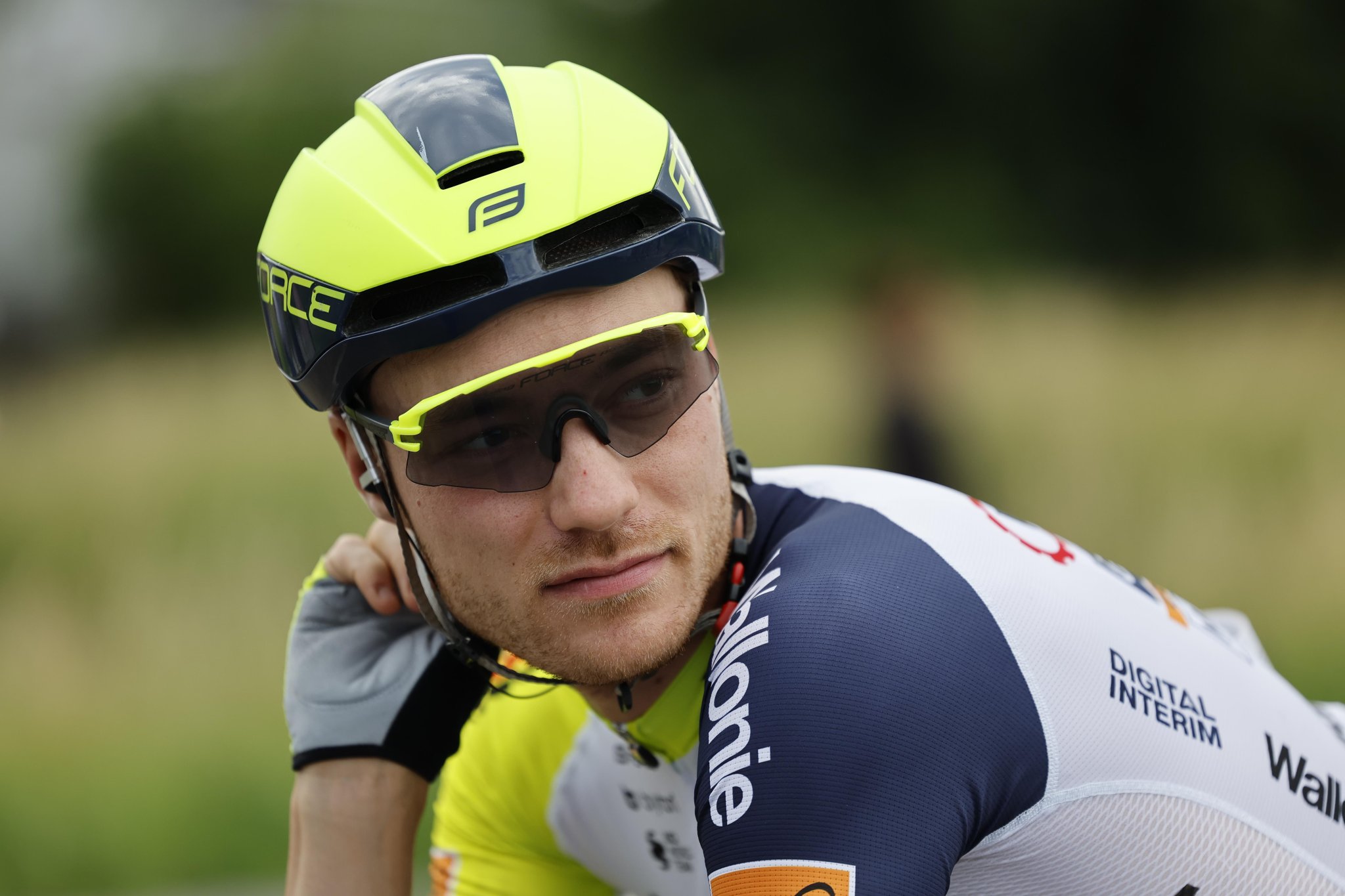 🎥 Echte teamgeest! Loïc Vliegen stapt af in Tirreno, maar neemt meteen ...
