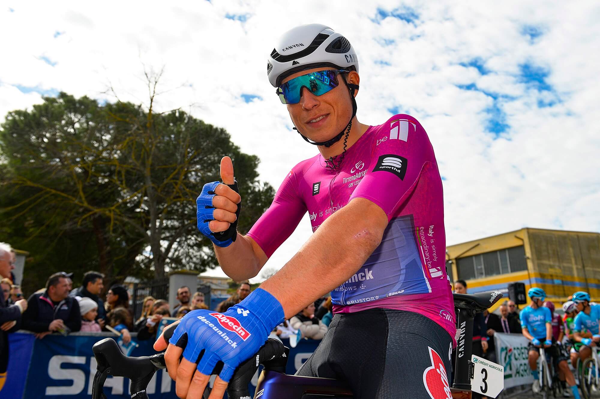 Philipsen spurt naar tweede ritzege Tirreno-Adriatico na weer een ...