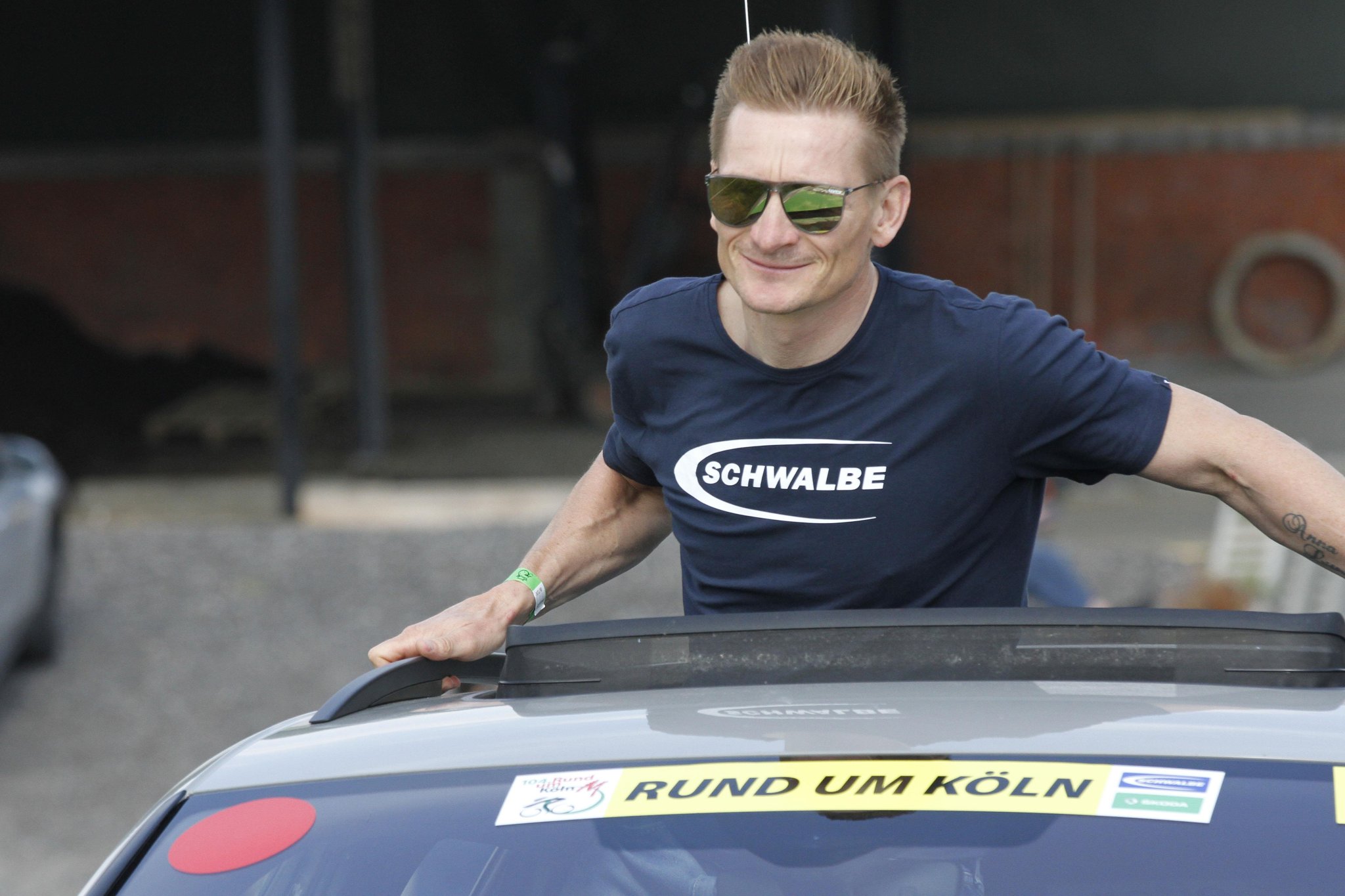 🎥 André Greipel nog steeds rap! Sprint huidig prof Rick Zabel eruit met ...