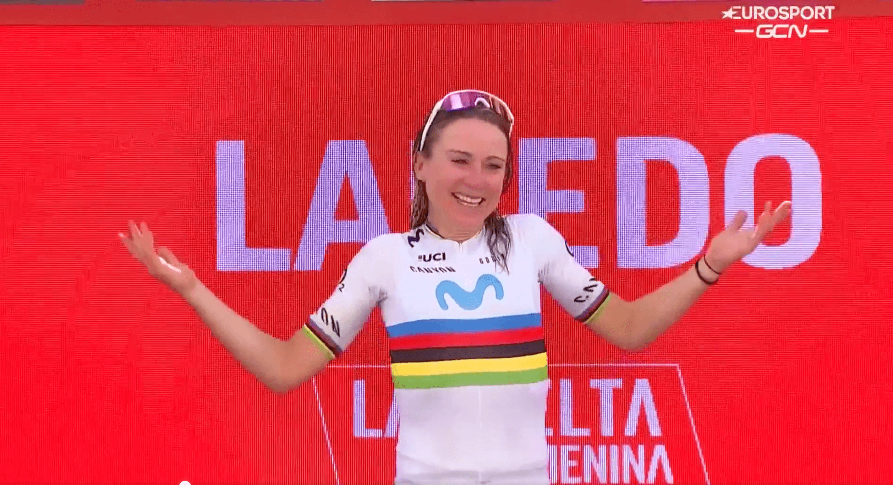 🎥 Hilariteit in Vuelta: Gaia Realini en Annemiek van Vleuten beiden ...