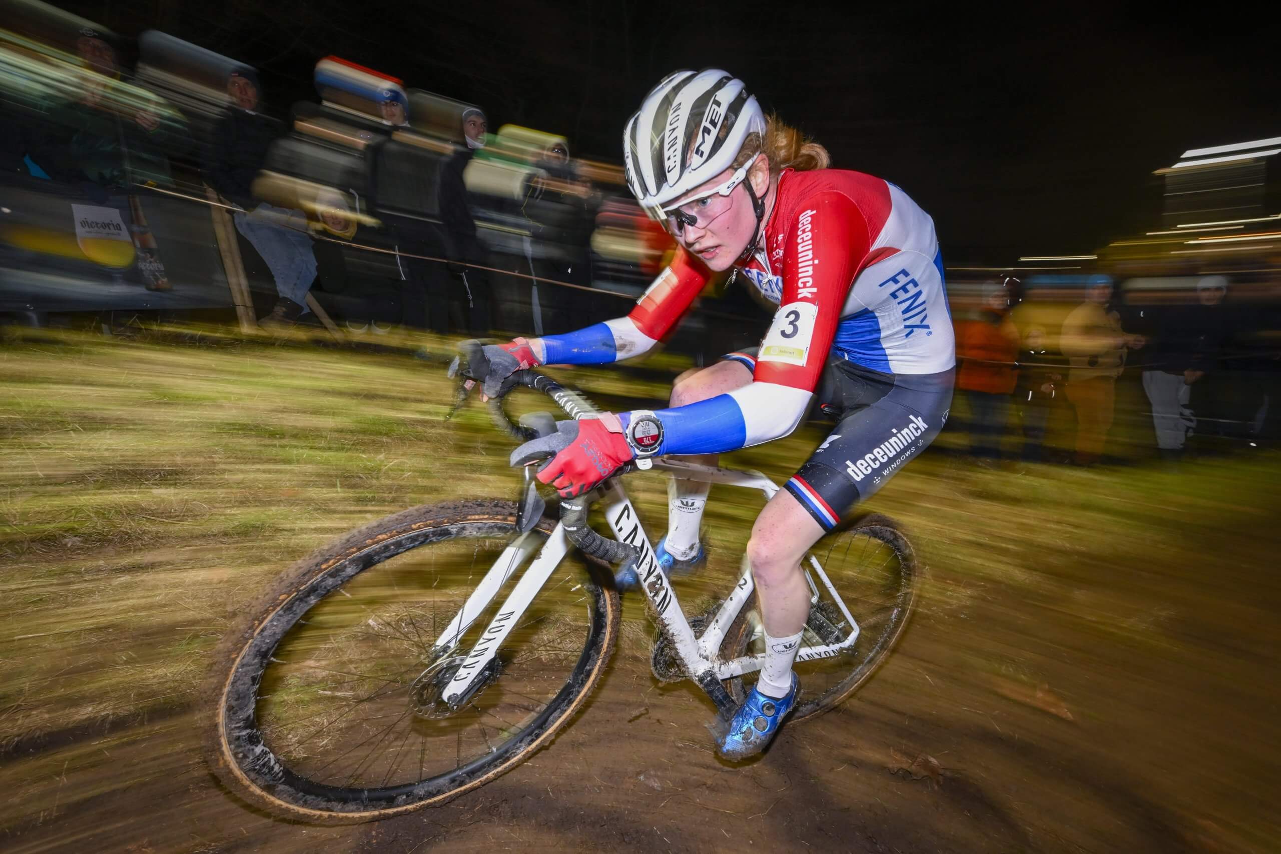 Puck Pieterse maakt er in Superprestige Diegem onewomanshow van | Wieler Revue