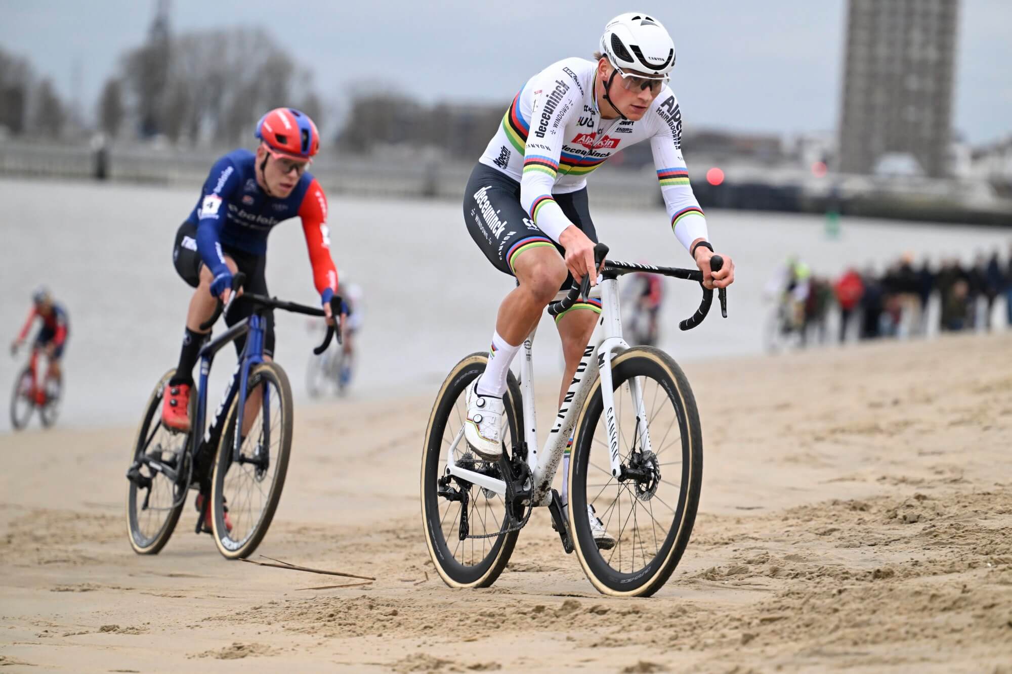 Liboton ziet beste Van der Poel ooit: 'Wanneer Van Aert hem kan ...